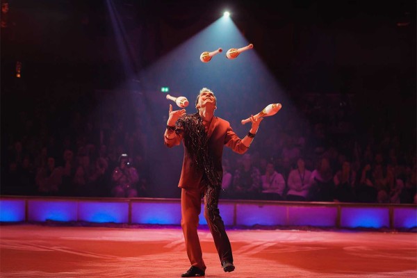 Spectaculaire, le spectacle du cirque d'Hiver Bouglione